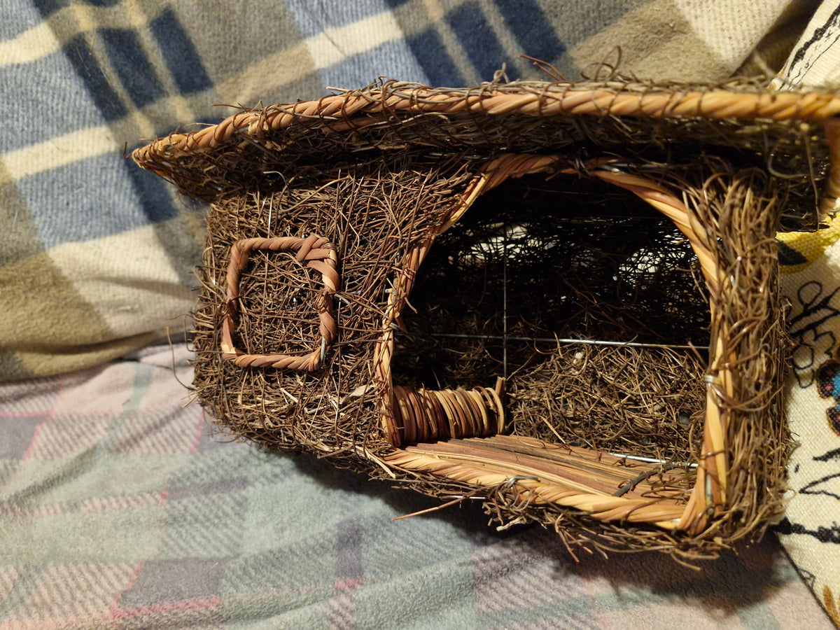 Cabin Nester for Robins – Gazelle Crafts